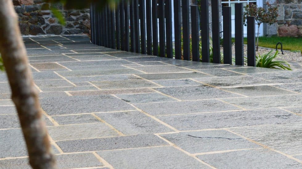Gneiss - Dalle de Terrasse Luzerne - HESTIA Pierre & Jardin