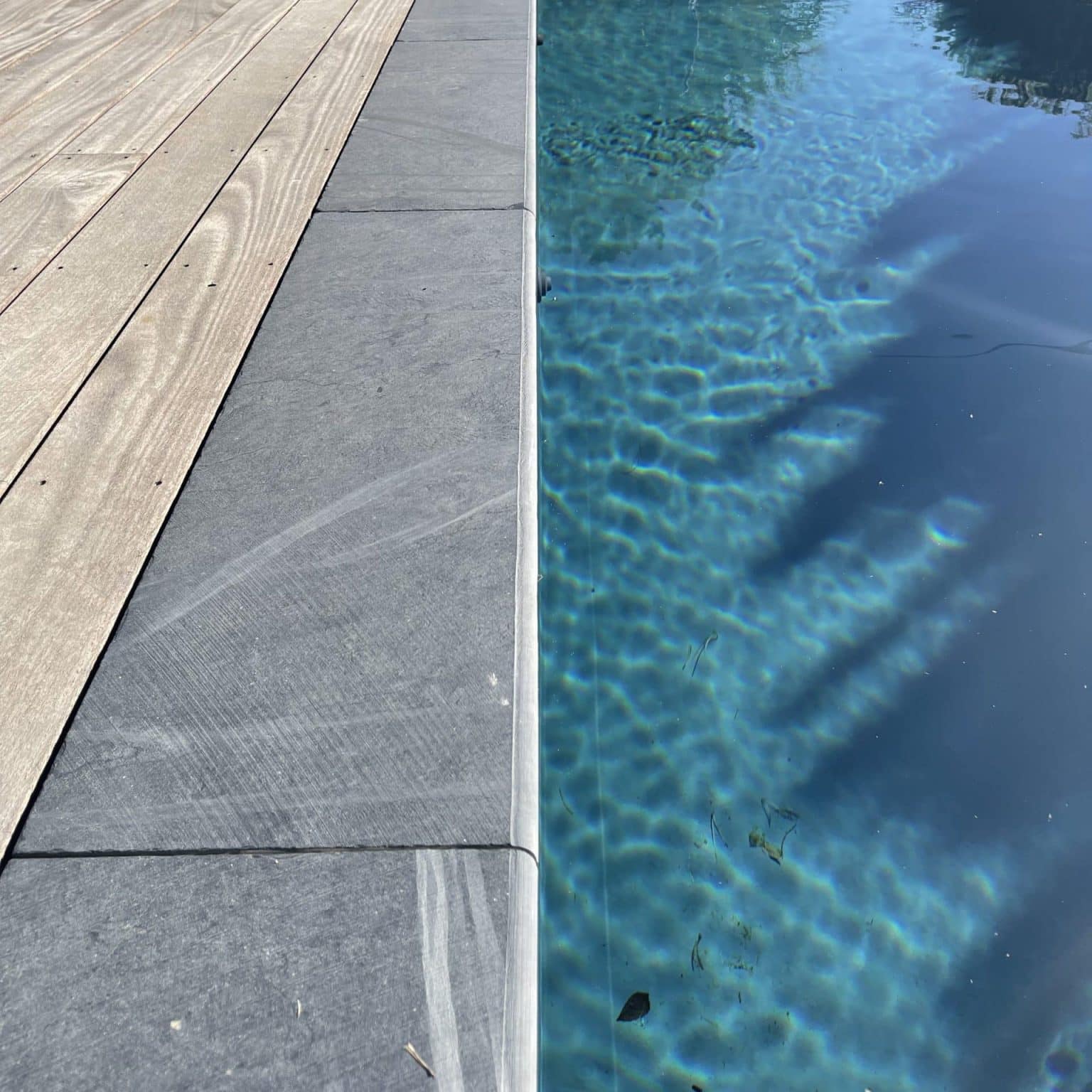 Margelle Piscine Pierre Naturelle Ardoise - HESTIA Pierre & Jardin