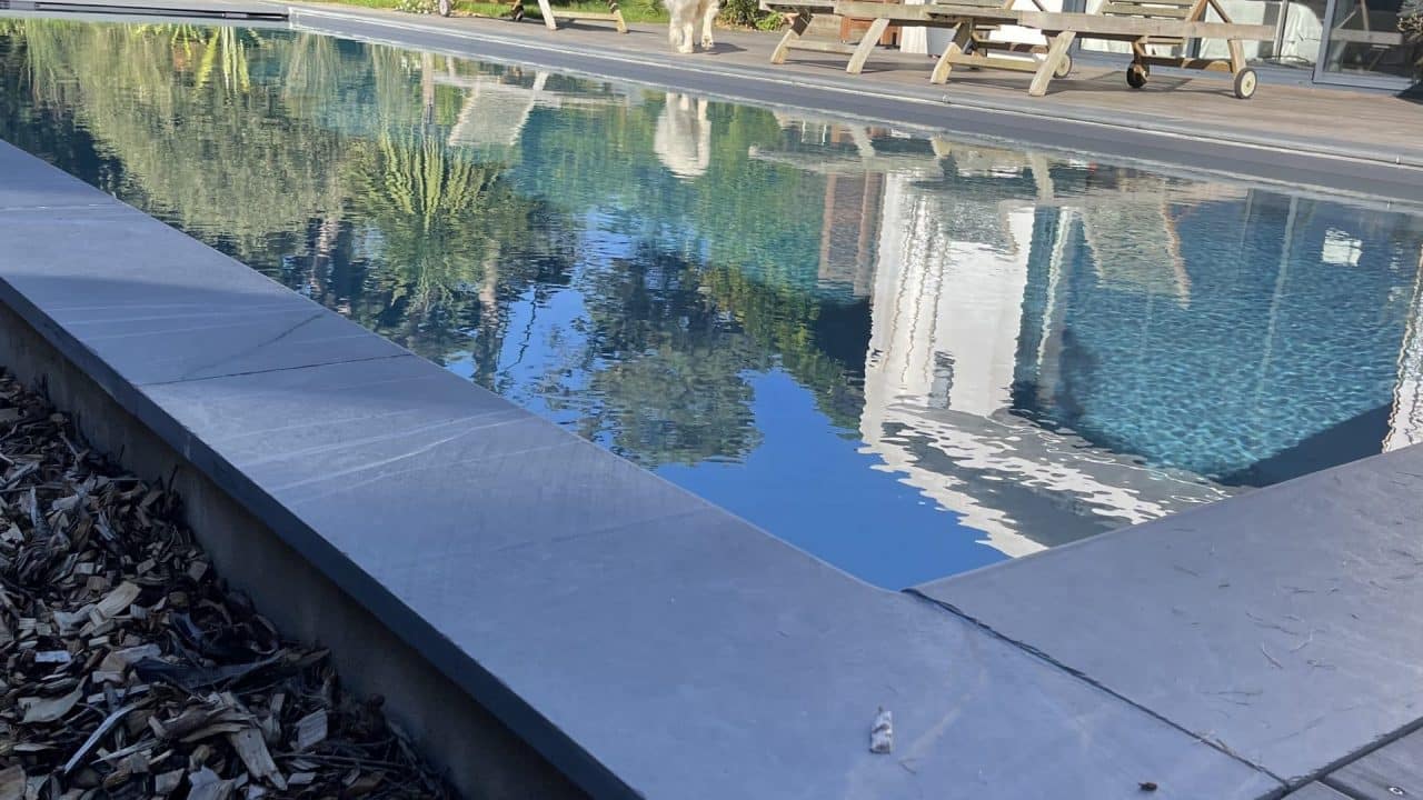 Margelle Piscine Pierre Naturelle Ardoise - HESTIA Pierre & Bois