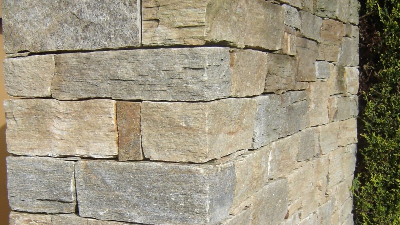 Pierre Moellons Gneiss - HESTIA Pierre & Bois - Côtes d'Armor